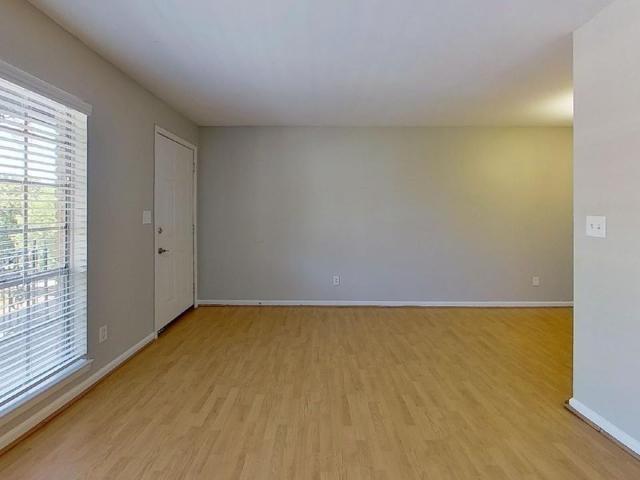 Donegal Place 1 Bedroom Apartment for Rent at 2964 Rhodes Cir S, Birmingham, AL 35205 Highland Park