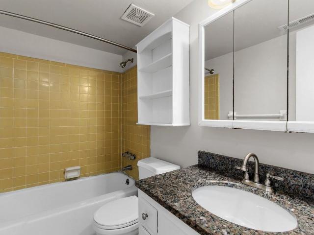 Donegal Place 2 Bedroom Apartment for Rent at 2964 Rhodes Cir S, Birmingham, AL 35205 Highland Park