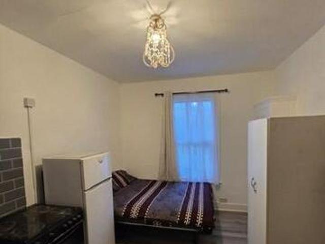 Dongola Road, London, Studio Flat For