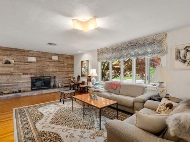 Donna Rd, Newton, Home For Sale