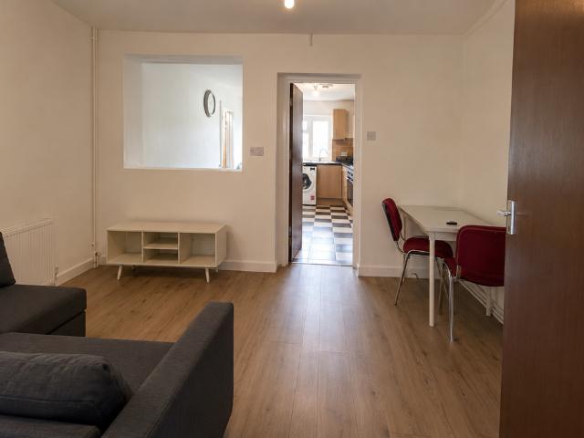 Donnington Bridge Road Room 1