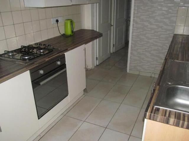 Donnington Gardens, Reading, 4 Bedroom Terraced
