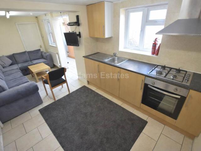 Donnington Gardens, Reading RG1, 7 bed terraced house to rent, £3,465 pcm | PrimeLocation
