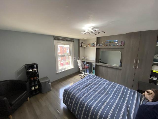 Donnington Gardens, University, Reading, Berkshire RG1, 4 bed terraced house to rent, £2,400 pcm | PrimeLocation