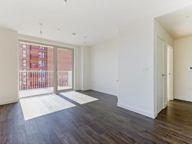 Donovan Way Harrow HA1 1 bed flat to rent £1,600 pcm £369 pw