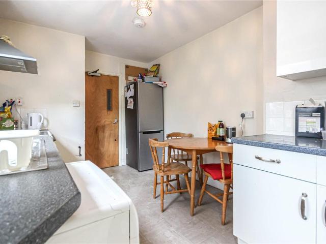 Doone Road, Horfield, Bristol, BS7 4 bed terraced house to rent £2,400 pcm £554 pw