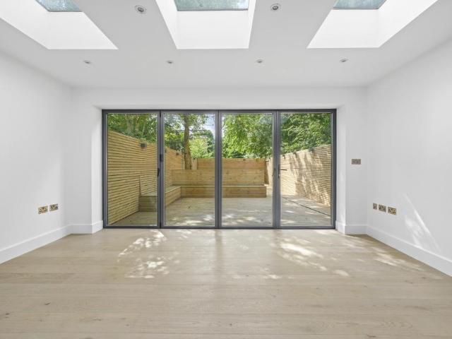 Dobson Close, Swiss Cottage, NW6 4 bed flat to rent £5,568 pcm £1,285 pw