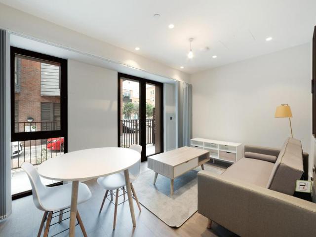 Dock East Apartments, Canary Wharf, E14 1 bed apartment to rent £1,998 pcm £461 pw