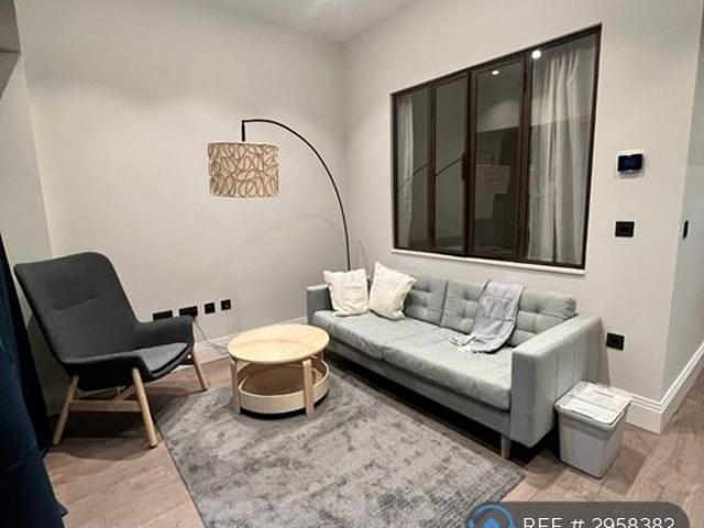 Dock East Apartments, London, E14 1 bed flat to rent £2,250 pcm £519 pw