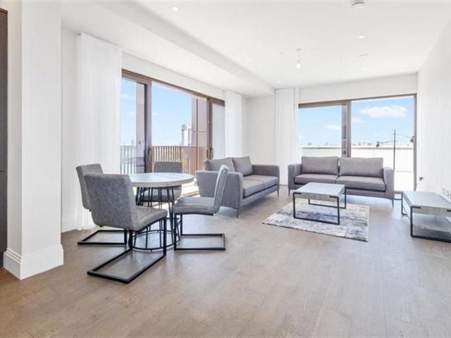 Dock East, Selsdon Way, E14 2 bed apartment to rent £2,950 pcm £681 pw