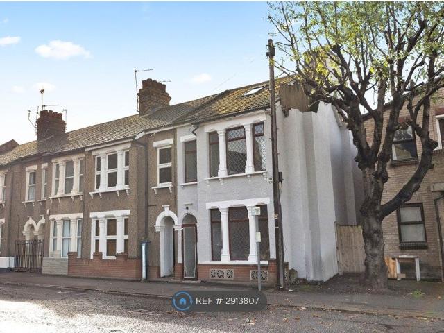 Dock Road, Tilbury RM18, Studio to rent, £825 pcm | PrimeLocation