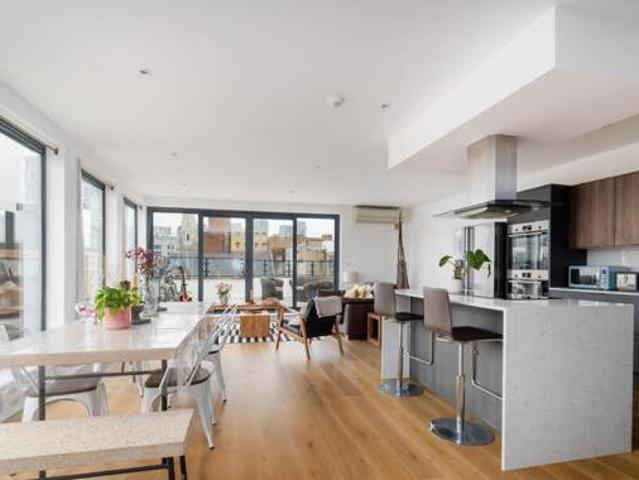 Dock Street, Tower Hamlets, 2 Bedroom Penthouse