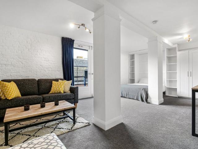 Dockhead Wharf, 4 Shad Thames. Studio to rent £2,000 pcm £462 pw
