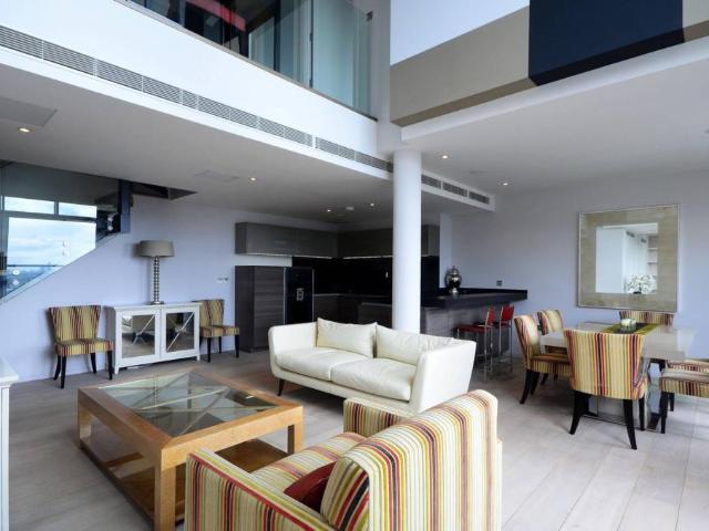 Docklands, London, E14 2 bed apartment to rent £4,500 pcm £1,038 pw
