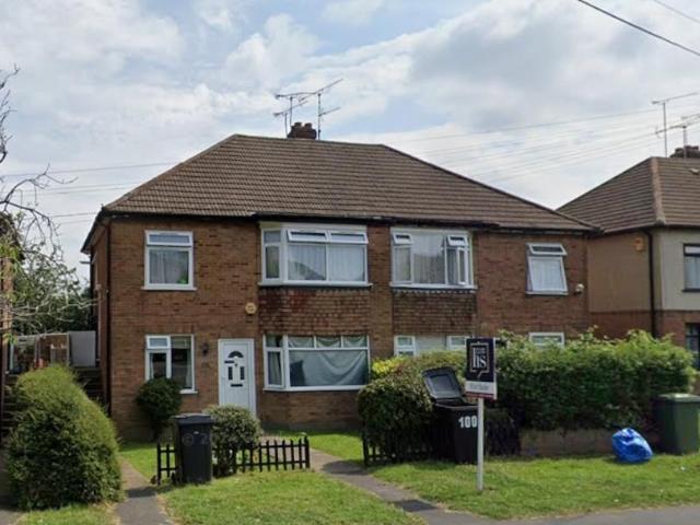Doddinghurst Road, Brentwood CM15, 2 bed flat to rent, £1,750 pcm | PrimeLocation