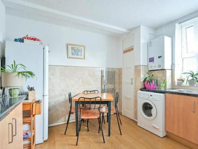 Doddington Grove, Oval, 2 Bedroom Flat