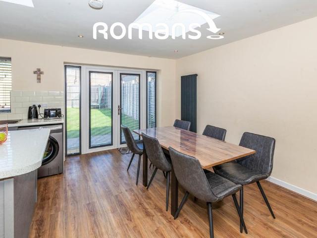 Doddsfield Road, Slough, SL2 4 bed terraced house to rent £2,250 pcm £519 pw