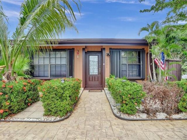 Dogwood Ct, Pembroke Pines, Home For Sale