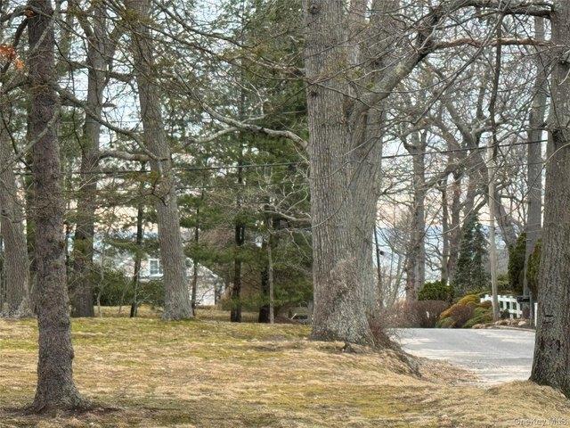 Dogwood Dr, Stony Brook, NY 11790