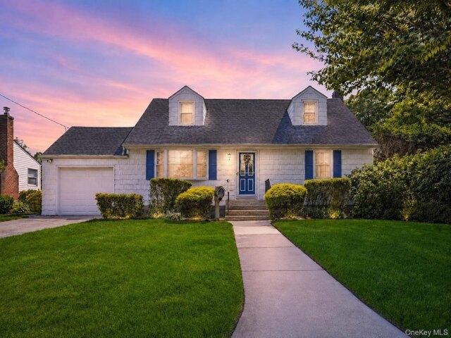 Dogwood St, Farmingdale, Home For Sale
