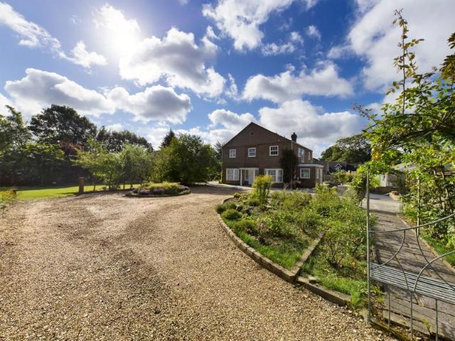 Dog Kennell Lane, Rickmansworth WD3 5 bed terraced house to rent £6,500 pcm £1,500 pw