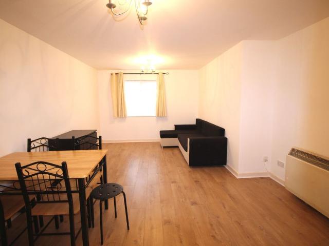 Dogrose Court, Wenlock Gardens, Hendon NW4, 1 bed flat to rent, £1,395 pcm | PrimeLocation
