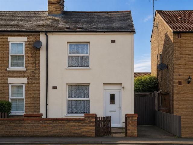 Dogsthorpe Road, Peterborough PE1, 2 bed end terrace house to rent, £900 pcm | PrimeLocation