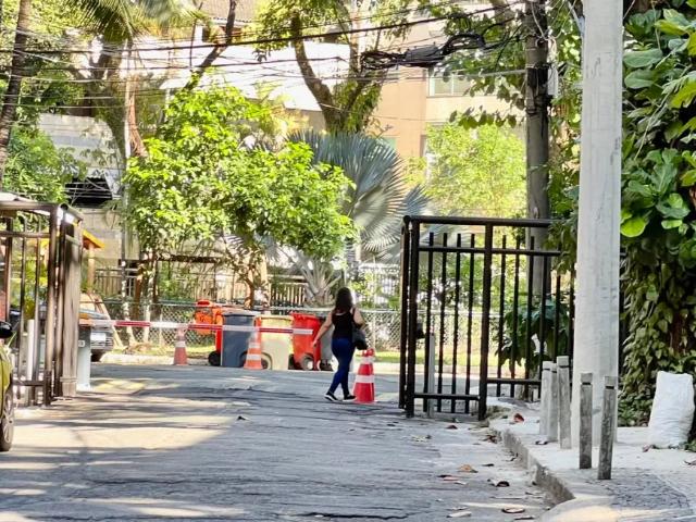 Doidos para vender! Totalmente Reconstruído e Novo! Condominio Fechado!
