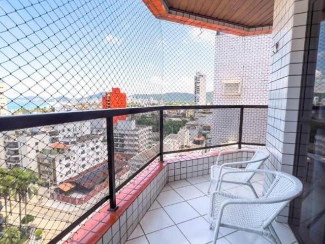 Dois apartamentos unificados, transformados em um único imóvel amplo e sofisticado