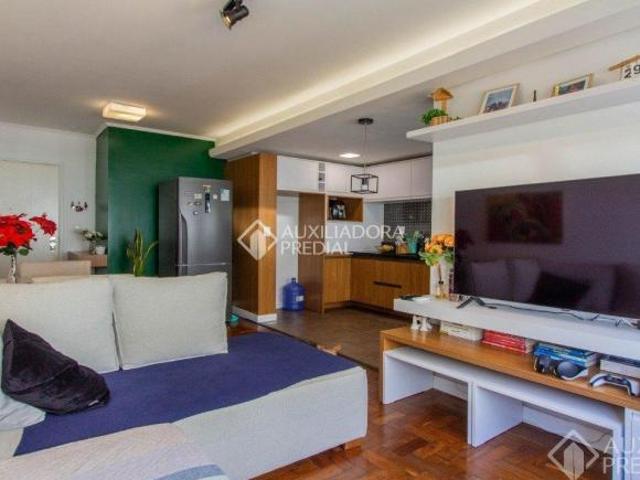 Apartamento 2 dormitórios reformado e semi mobiliado no Higienópolis com vaga coberta