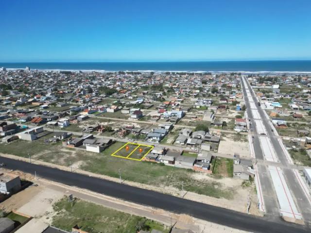 Dois terrenos juntos frente mar próximo a 7ª Avenida