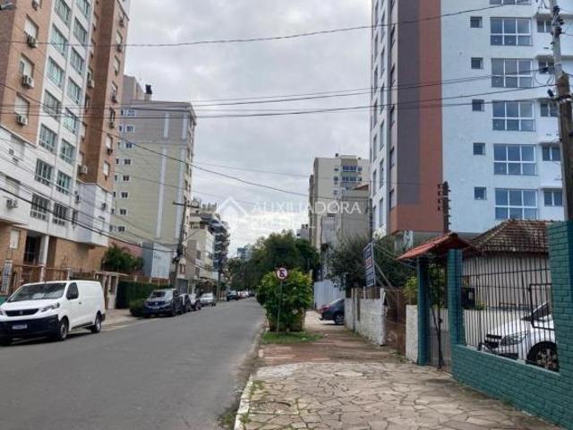 Dois terrenos lado a lado