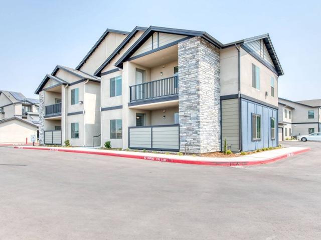 Dolce Vita Luxury Apartments 3 Bedroom Apartment for Rent at 382 N Mckelvy Ave, Clovis, CA 93611