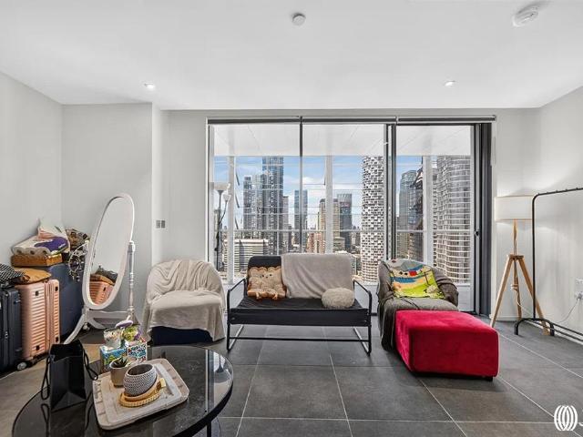 Dollar Bay Place London E14 2 bed apartment to rent £3,597 pcm £830 pw