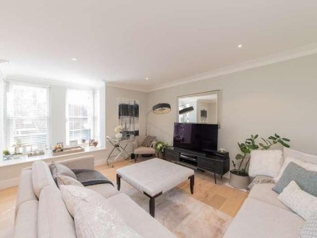 Dollis Avenue, Finchley, N3