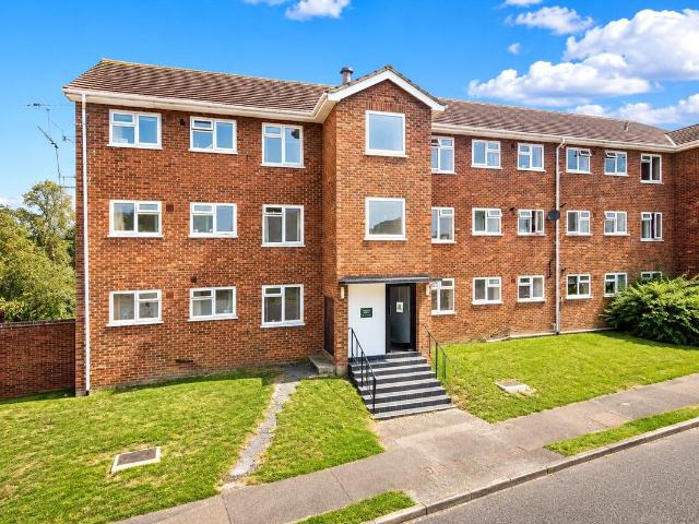 Dollis Drive, Farnham, Surrey GU9, 2 bed flat to rent, £1,400 pcm | PrimeLocation