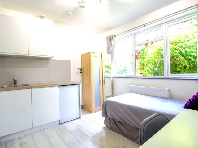 Dollis Hill Lane, London NW2 Studio to rent £1,150 pcm £265 pw