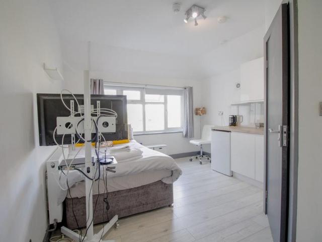 Dollis Hill Lane, London NW2 Studio to rent £1,280 pcm £295 pw