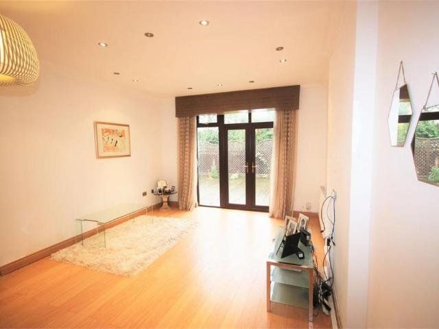 Dollis Park, Finchley 2 bed flat to rent £2,200 pcm £508 pw