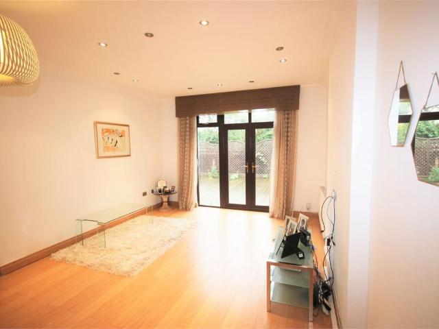 Dollis Park, Finchley N3, 2 bed flat to rent, £2,200 pcm | PrimeLocation