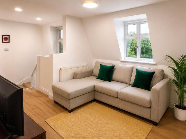 Dollis Road, Mill Hill East NW7, 2 bed flat to rent, £1,600 pcm | PrimeLocation