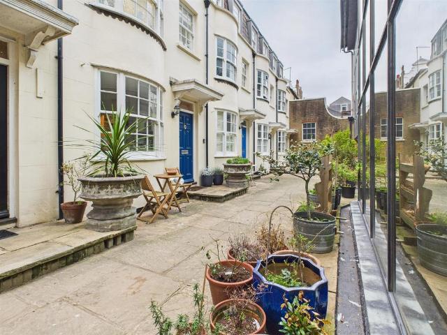 Dolphin Mews, Brighton 3 bed terraced house to rent £1,950 pcm £450 pw