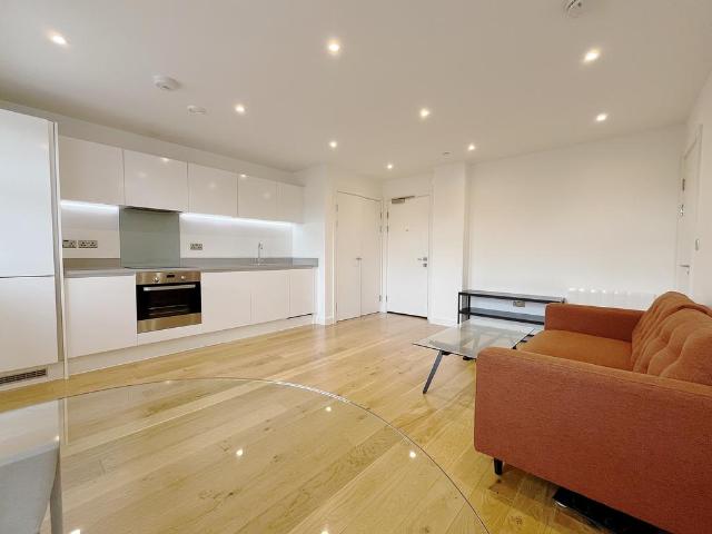 Dolphin Bridge House, Rockingham. 1 bed flat to rent £1,475 pcm £340 pw
