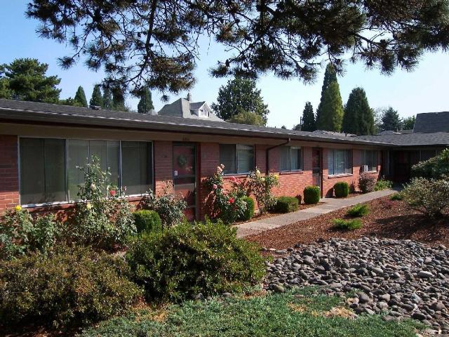 Dolphin Court 1 Bedroom Apartment for Rent at 6720 Se Division St, Portland, OR 97206 South Tabor