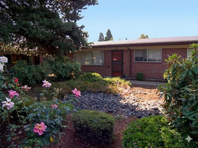Dolphin Court 2 Bedroom Apartment for Rent at 6720 Se Division St, Portland, OR 97206 South Tabor