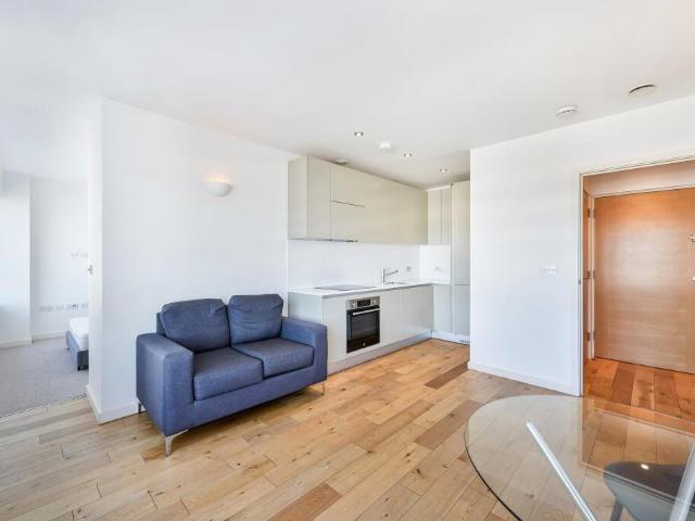 Dolphin House, Windmill Road. Studio to rent £1,180 pcm £272 pw