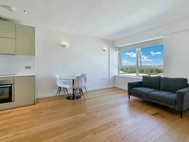 Dolphin House, Windmill Road, Sunbury On Thames TW16, 1 bed flat to rent, £1,130 pcm | PrimeLocation