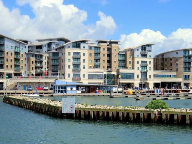 Dolphin Quays The Quay, Poole 2 bed apartment to rent £1,625 pcm £375 pw