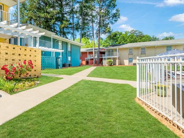 Doral Apartments 1 Bedroom Apartment for Rent at 24 Bramlet Road, Charlotte, NC 28205 Coliseum Drive