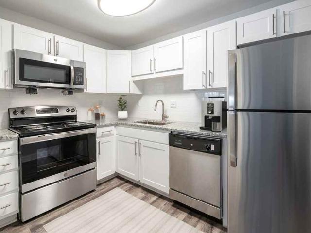 Doral Apartments 3 Bedroom Apartment for Rent at 24 Bramlet Road, Charlotte, NC 28205 Coliseum Drive